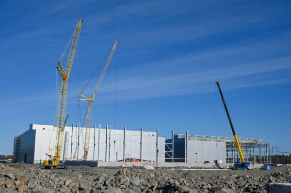 Stegra's green hydrogen plant construction moves forward ...